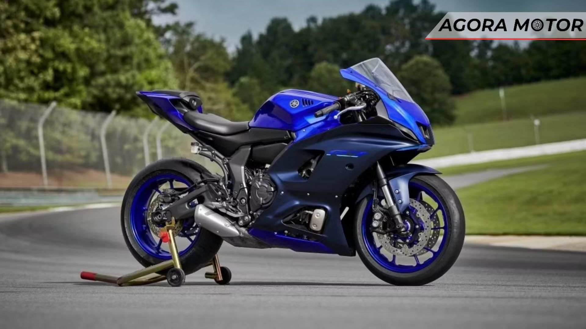 Conheça a Yamaha YZF-R7 2023, capaz de gerar quase 80 cv de potência.