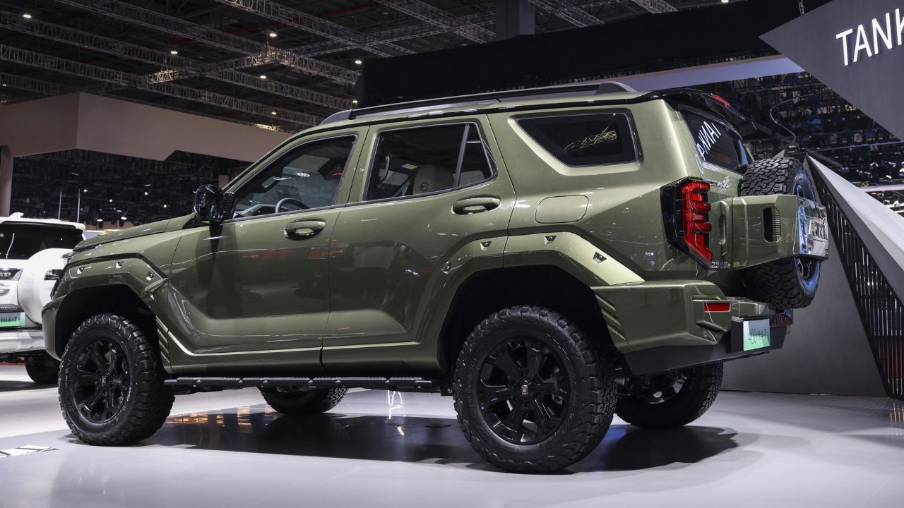 Novo GWM Tank 400 é o SUV híbrido que acabaria com a concorrência!