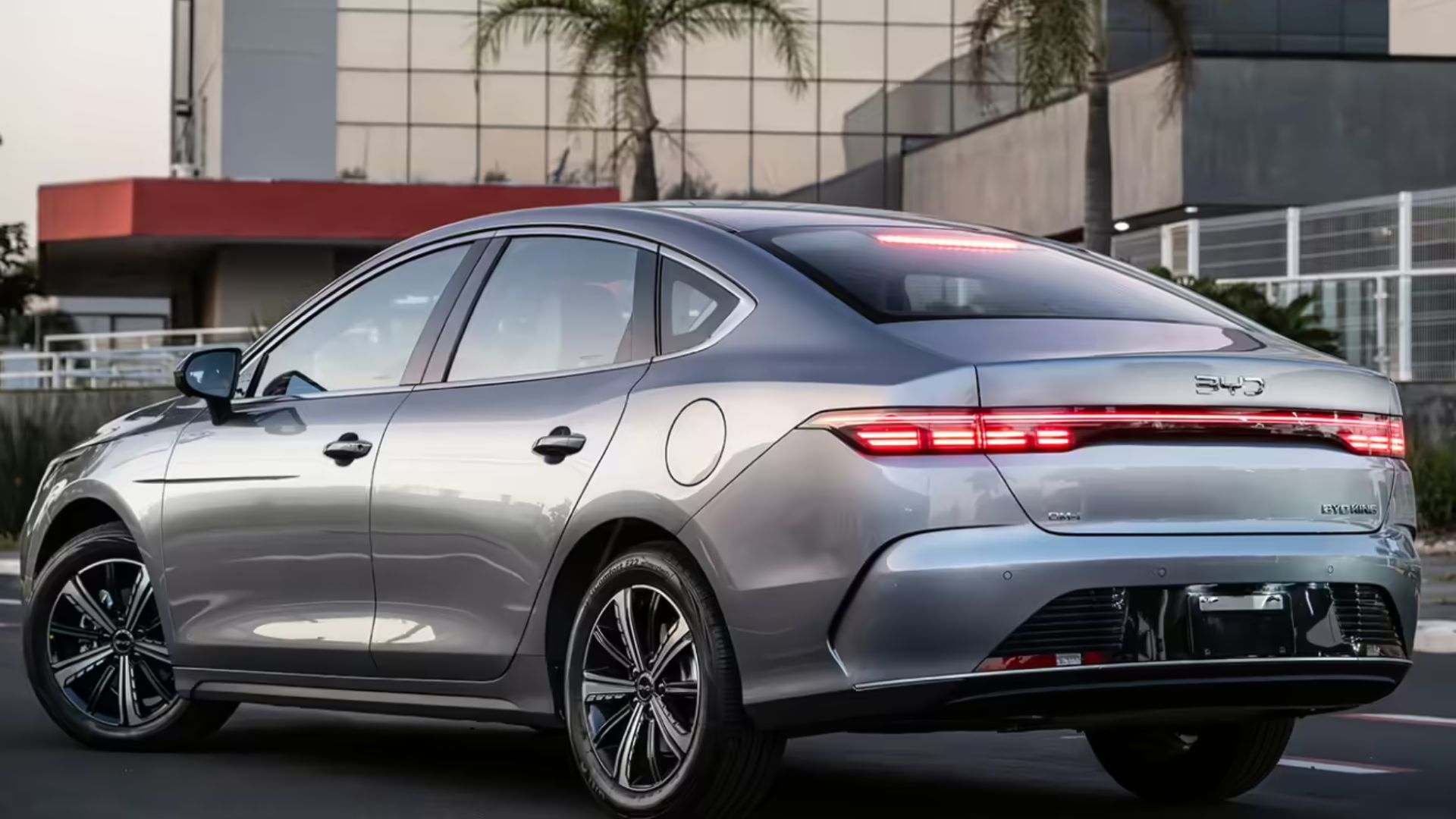 BYD King 2025: Motor, Consumo, Preço e Ficha Técnica