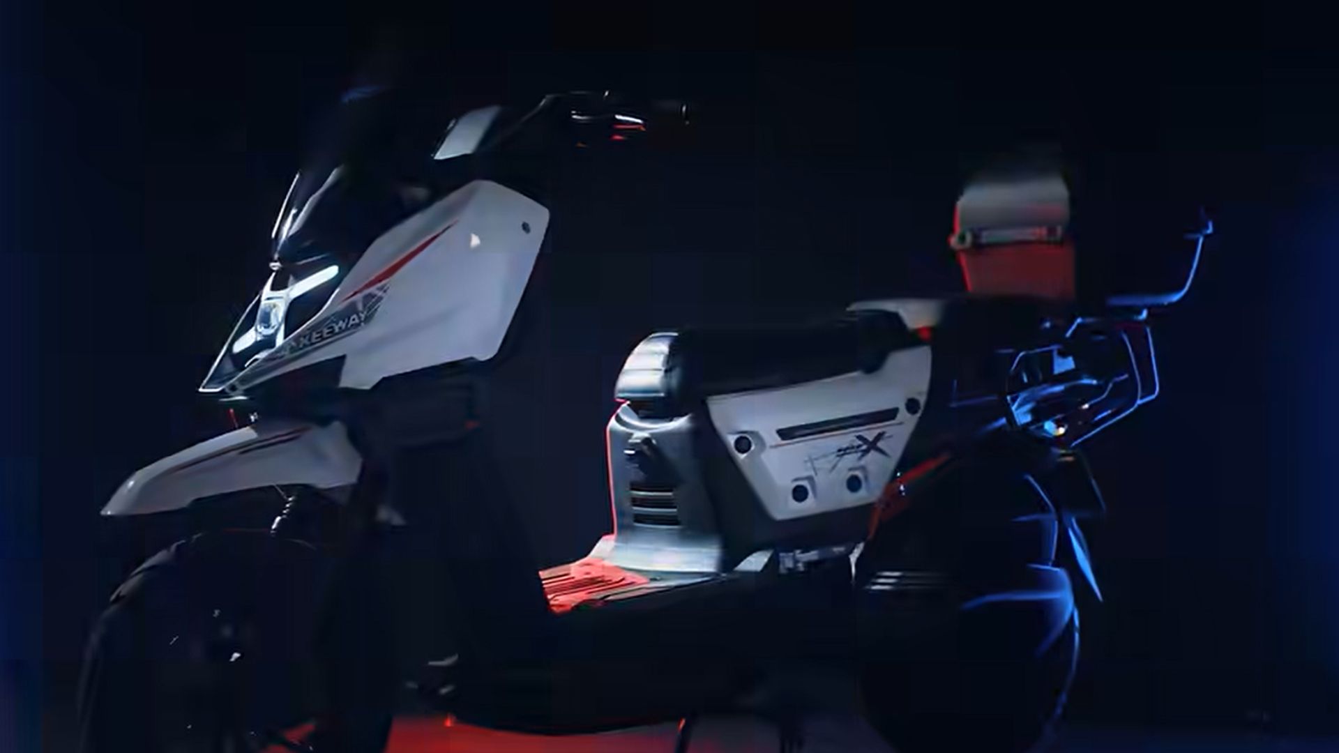 Keeway EZI X Road: scooter elétrica urbana com visual de moto aventureira