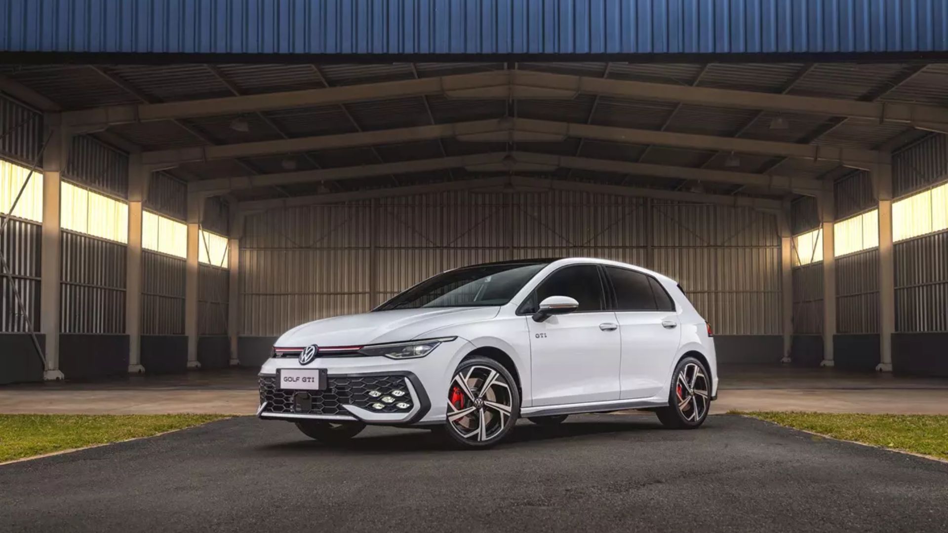 Novo VW Golf GTI 2026: Cofira todas as novidades