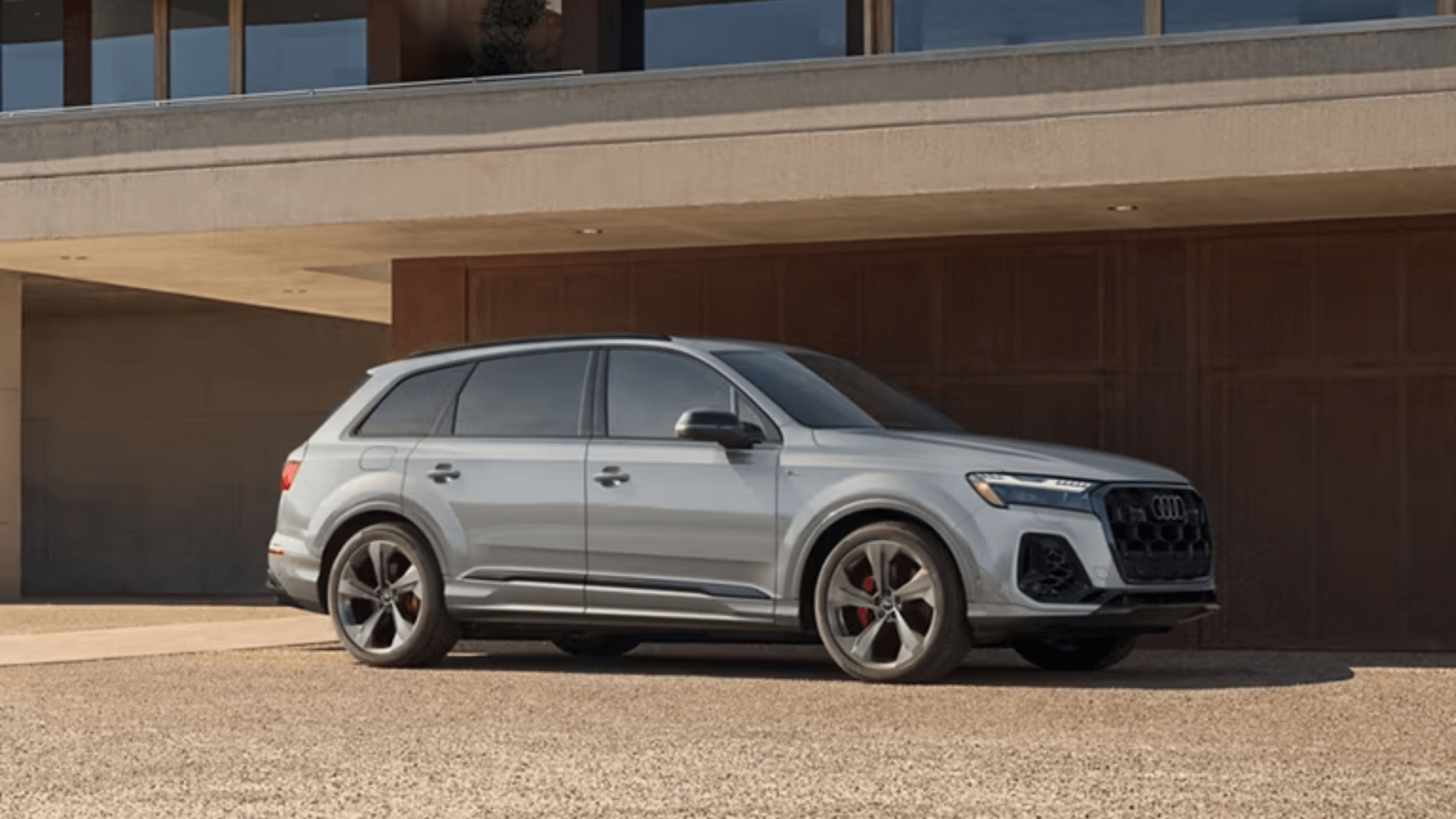 Audi Q7 2026 surpreende com novo preço e potência de sobra